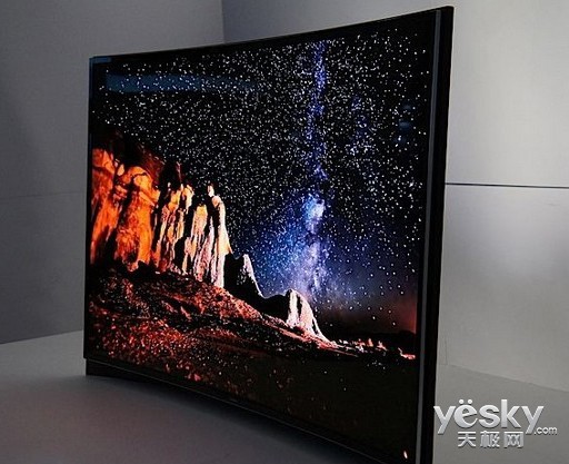 CES2013最新奇 三星发布可弯曲OLED电视_天极网