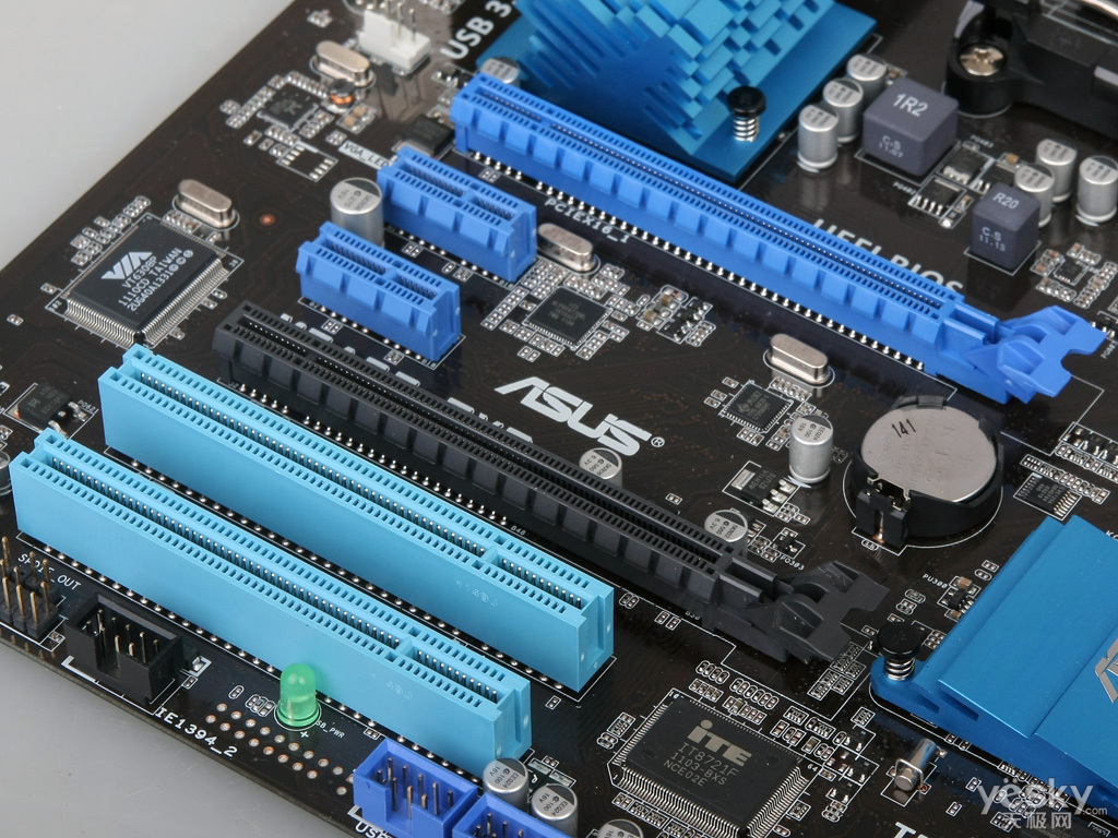 华硕首款支持推土机主板M5A97 EVO全国首发_天极网