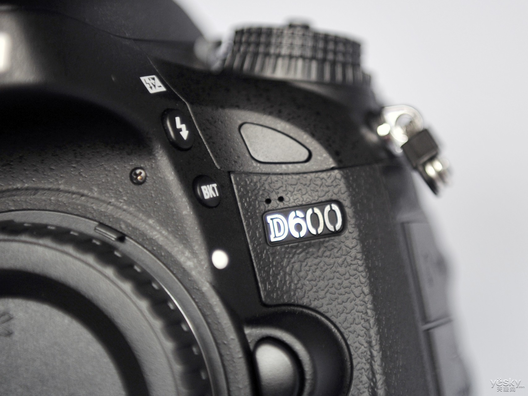 入门全幅驾到 尼康D600单反相机首发开箱_天极网