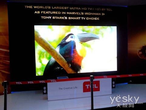 TCL 110寸全球最大4K*2K电视惊艳亮相CES_天极网