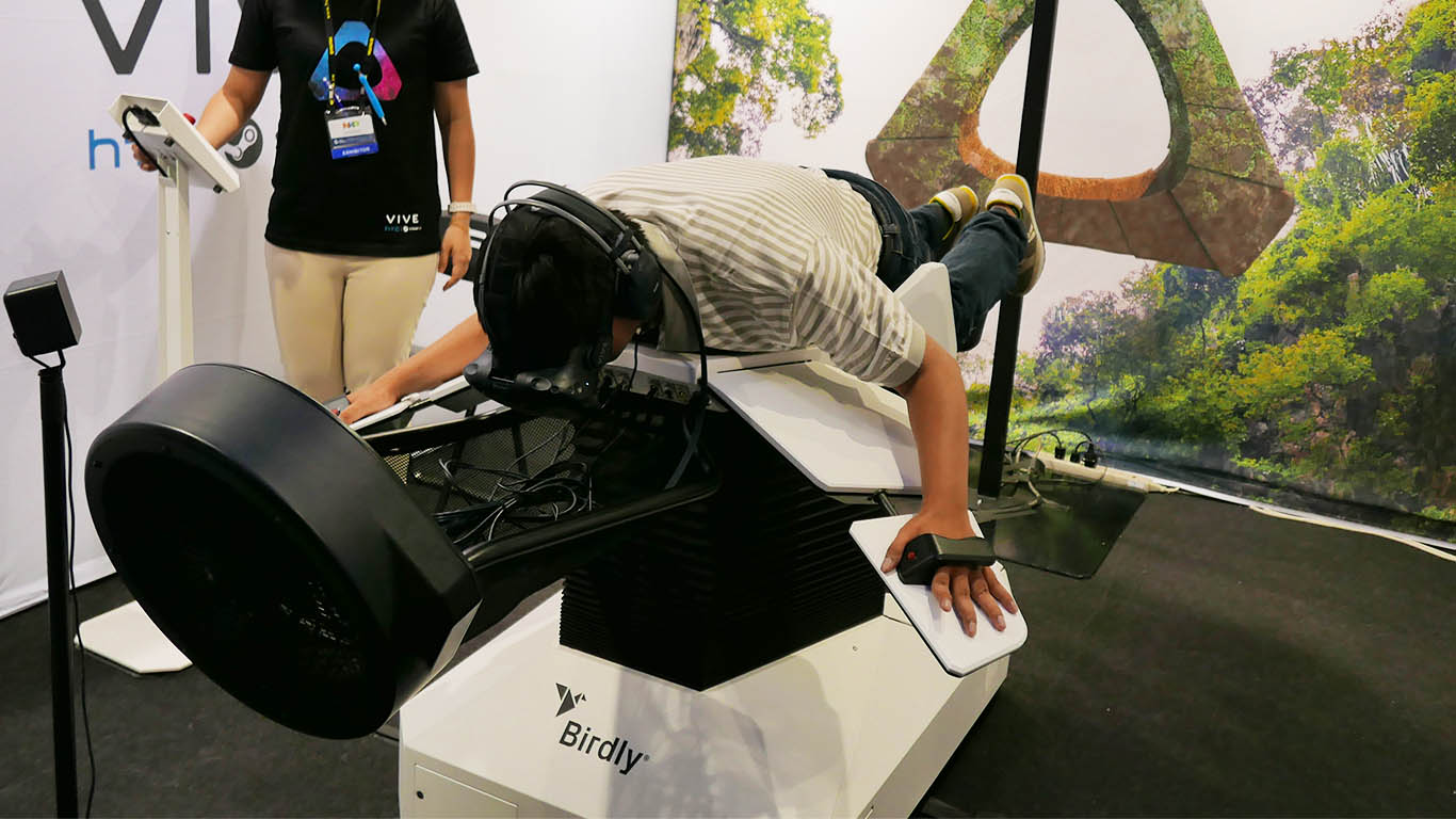 "飞"一般的体验 Birdly虚拟现实飞行器_天极网