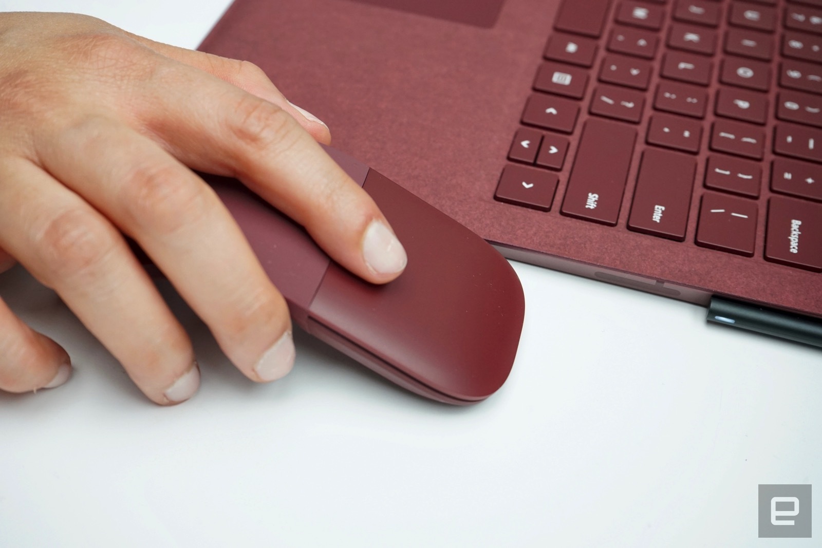 微软Surface Arc超轻薄鼠标6月发售 550元_天极网