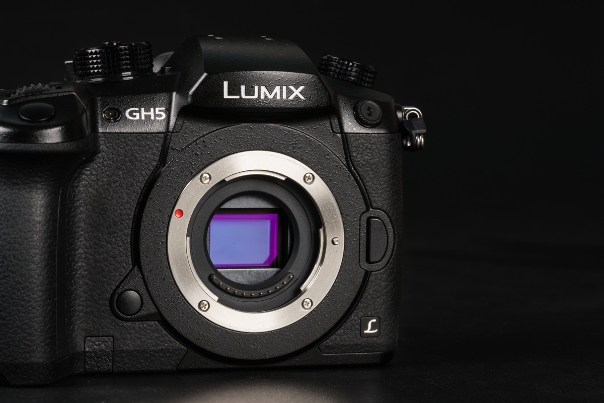 4K视频新王者 松下GH5无反相机外观评测_天极网